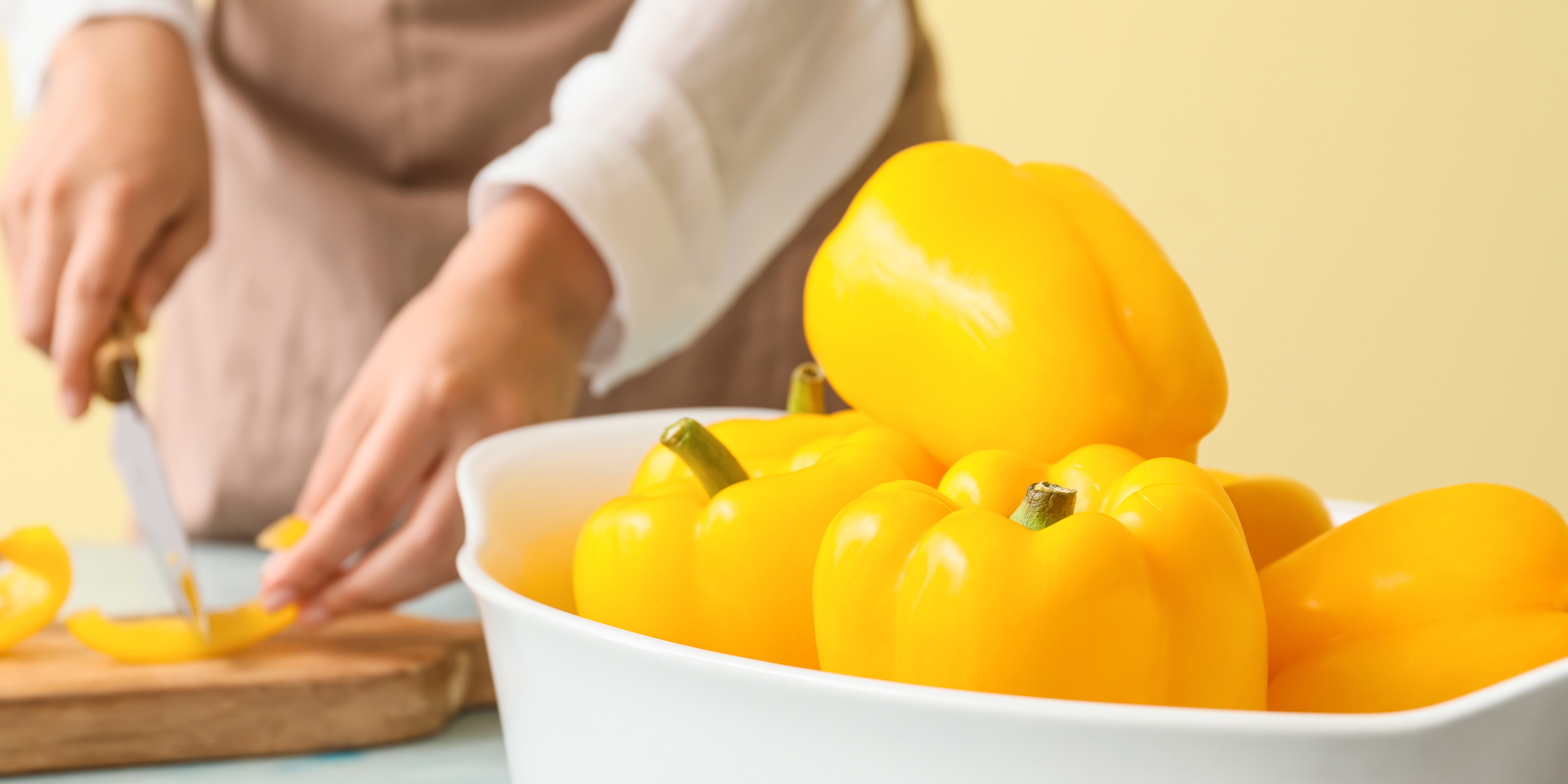 Groenterecept van de maand augustus met gele paprika | Compass Group